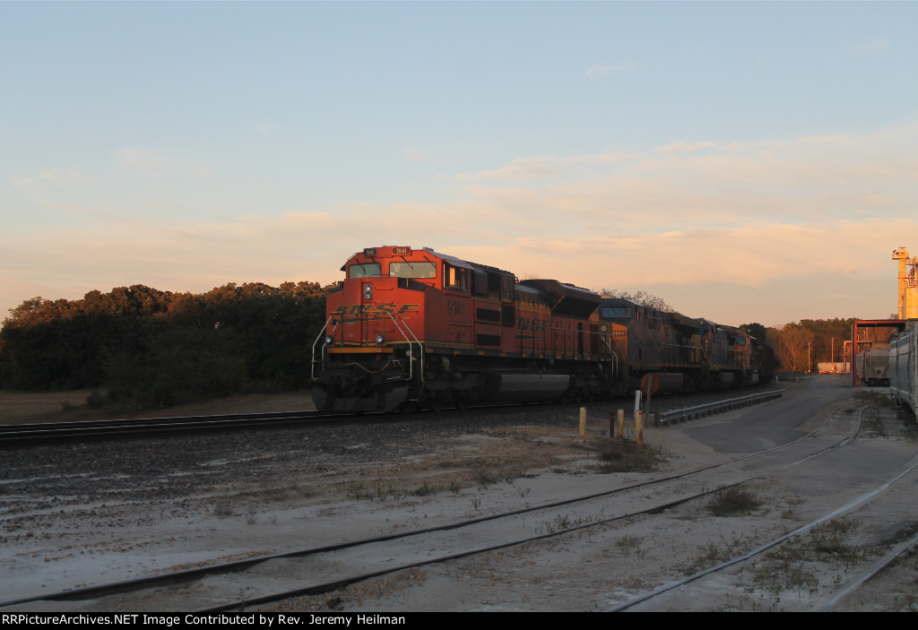 BNSF 9141 & others (3)